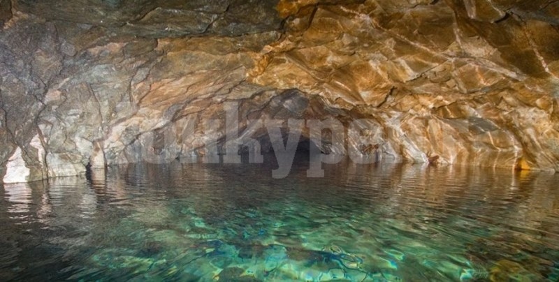 Откриха най-древната вода на Земята, на повече от 2 милиарда години ...